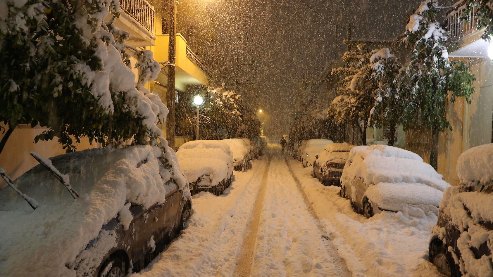 Extremwetter in Europa: Enormer Regen und Schnee in Griechenland ...