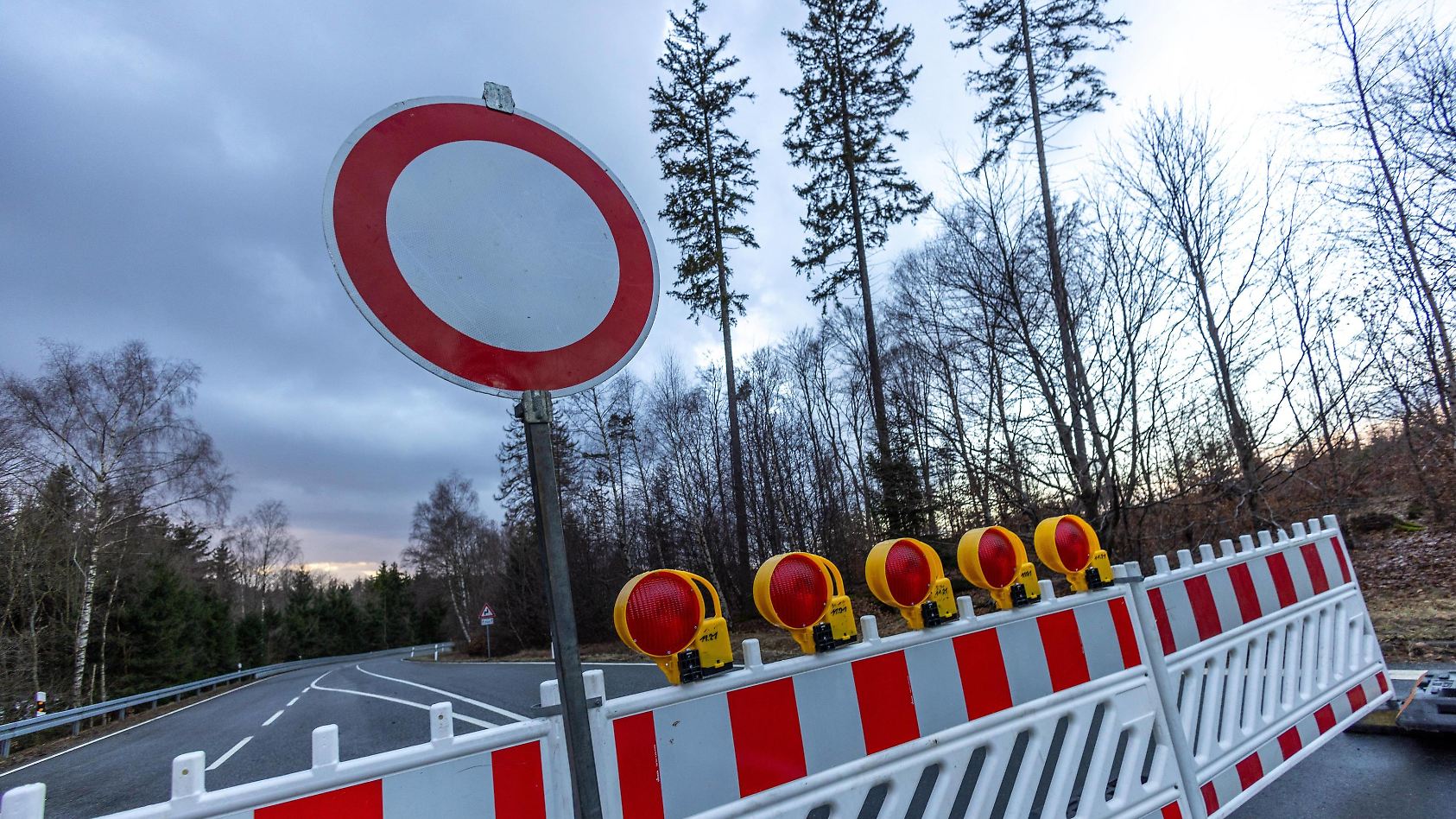 Unwetter durch Sturm AXEL: Viel Regen und Orkanböen in Teilen von ...