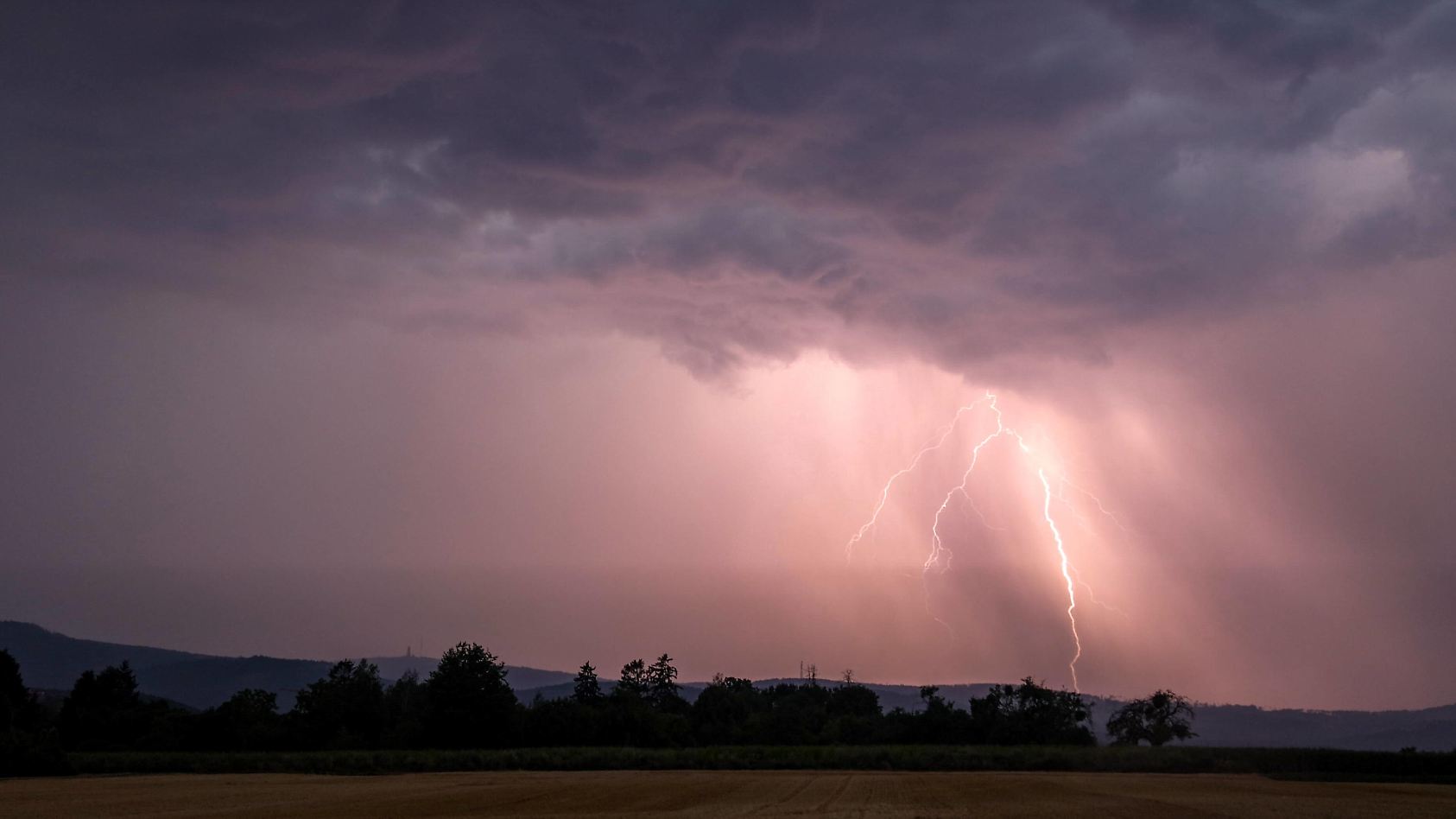 Unwetterlage in Deutschland: Hitze verursacht Gewitter, Sturm und Hagel | wetter.de