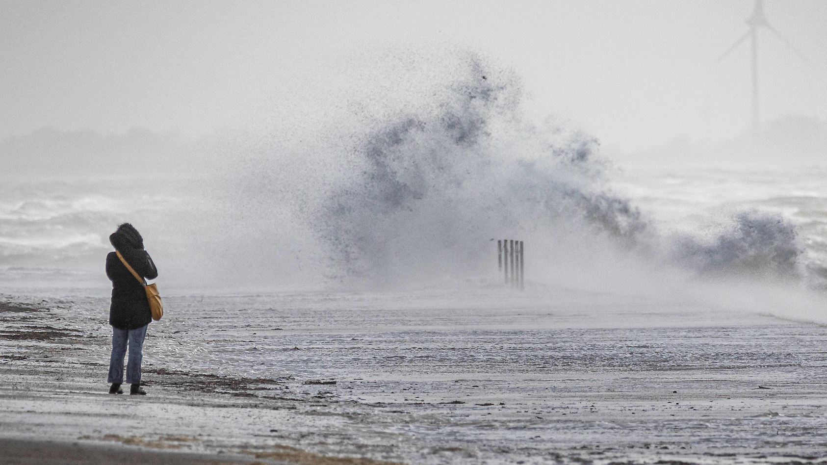 Sturm und Orkan in Deutschland - Sturmtiefs schocken zum Winteranfang ...