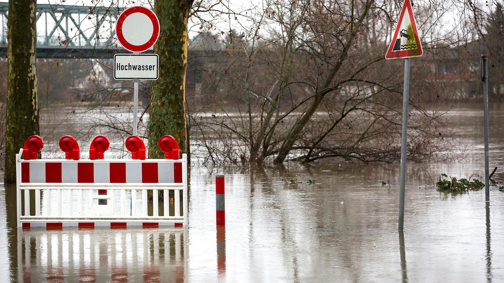 Kritische Wetterlage & Hochwasser Deutschland: Dauerregen erhöht Unwetter- und ...