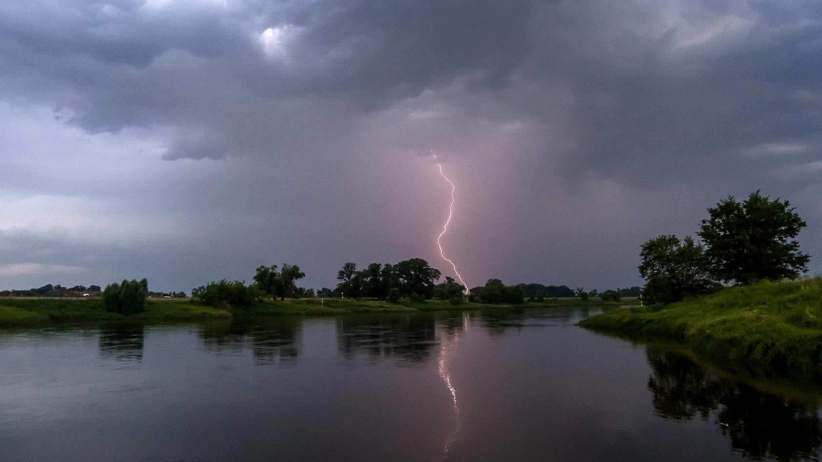 Erst Hitze, dann Unwettergefahr: Wochenende startet sommerlich, endet aber mit Gewittern | wetter.de