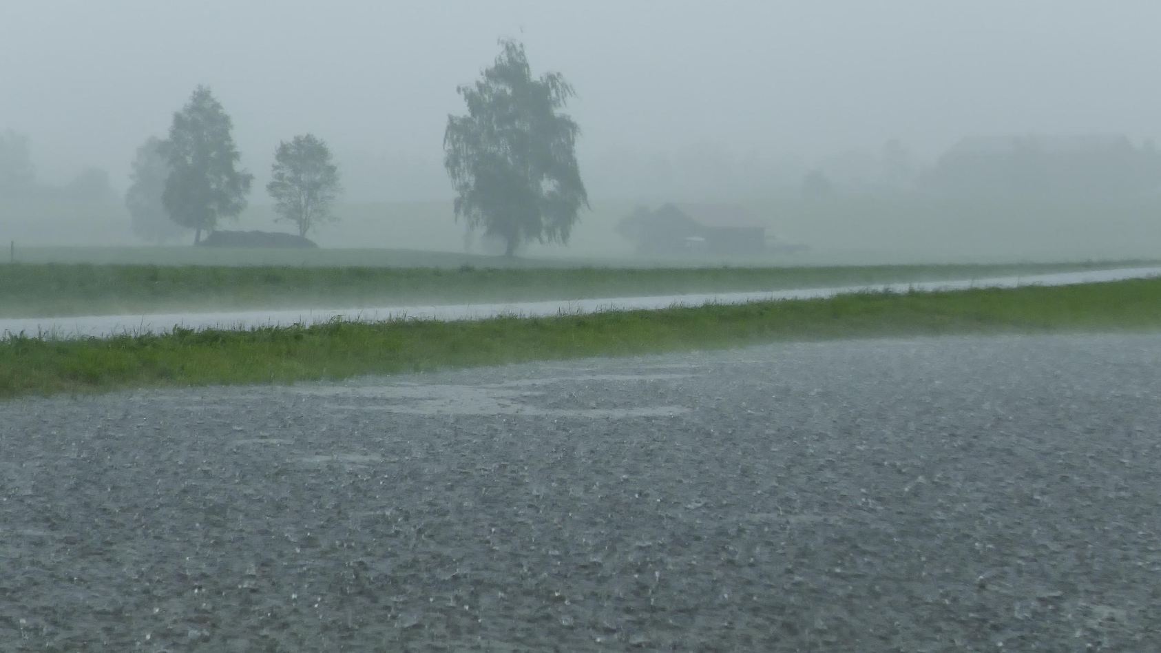 Unwetter in Deutschland am Wochenende: Hier drohen Gewitter mit Starkregen, Hagel und Sturmböen ...