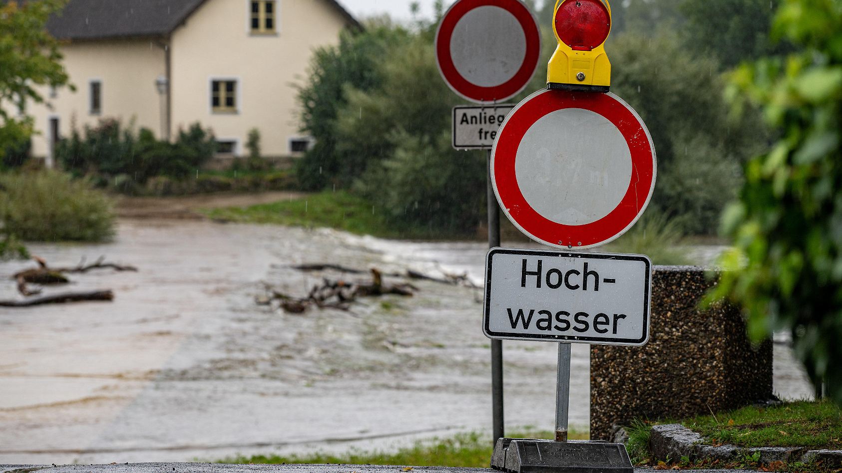 Unwetter in Deutschland: Starkregen und Hochwasser machen Versicherung der Häuser unbezahlbar ...