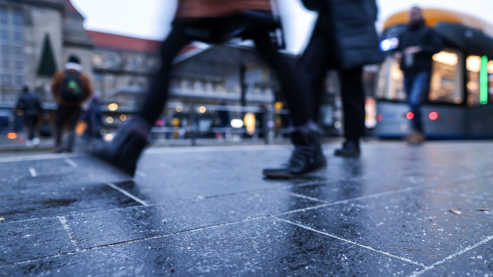 Wetter und Wetterthemen am 4. Februar: Kalte Luft und Glättegefahr in Deutschland | wetter.de