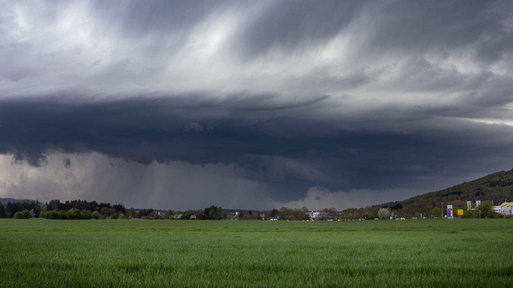 Der Wetter-Tag am 23. April: Gewitter und Regenschauer breiten sich aus ...