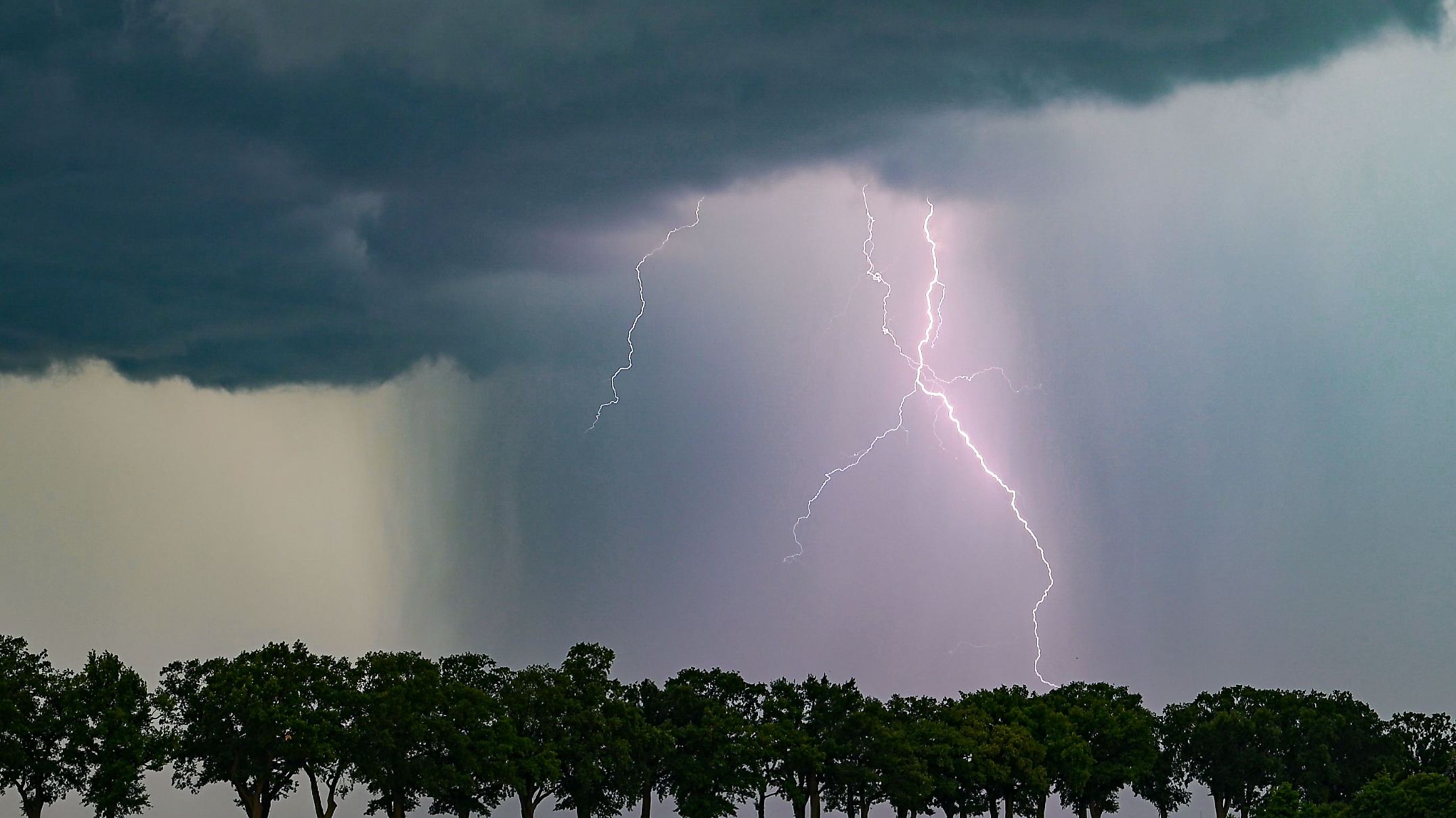 Unwetter Deutschland: Warum regnet es aktuell so viel und heftig? | wetter.de