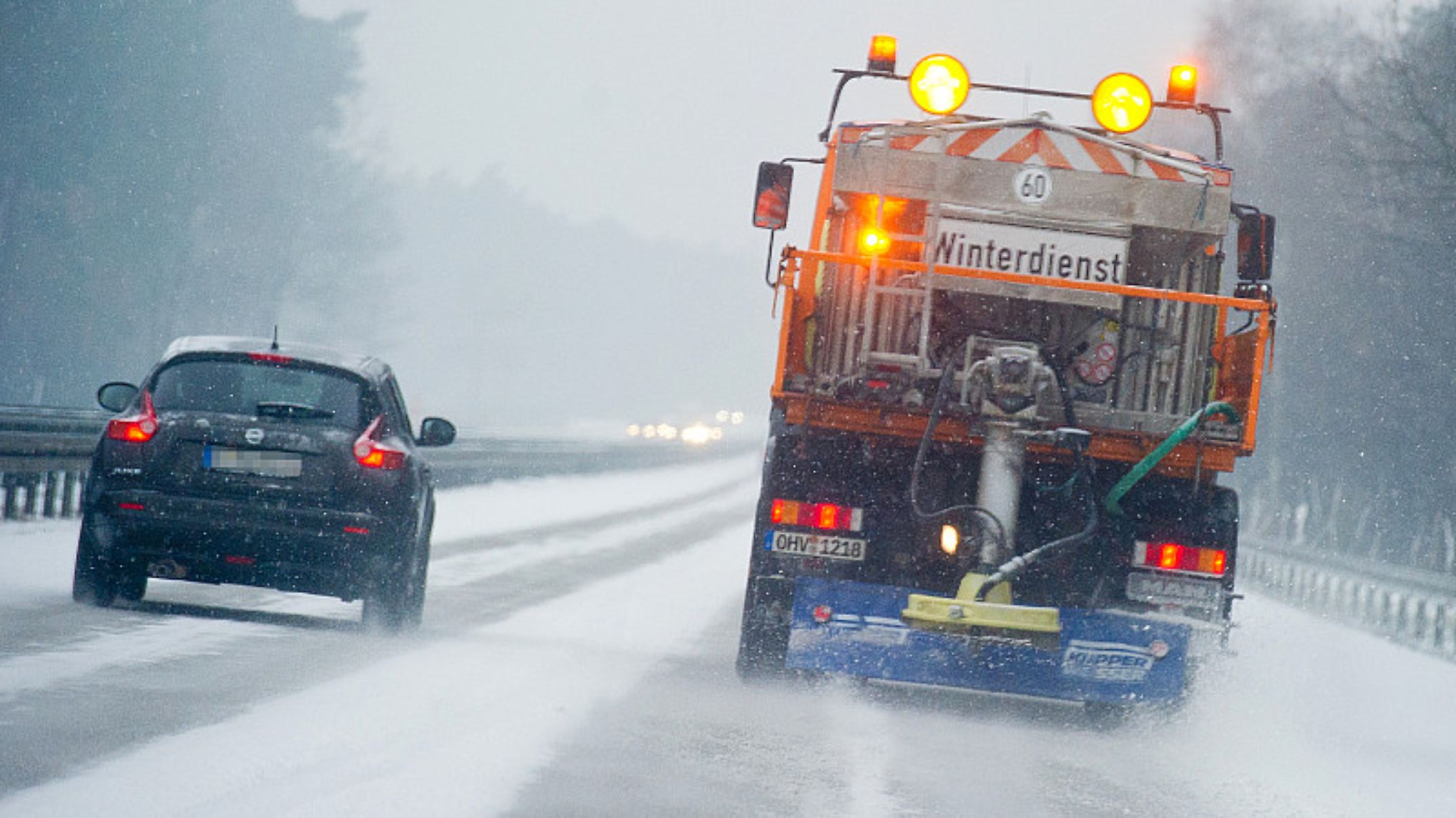 Glatteis: 10 Fahrtipps bei Glätte und Schnee auf den Straßen und ...